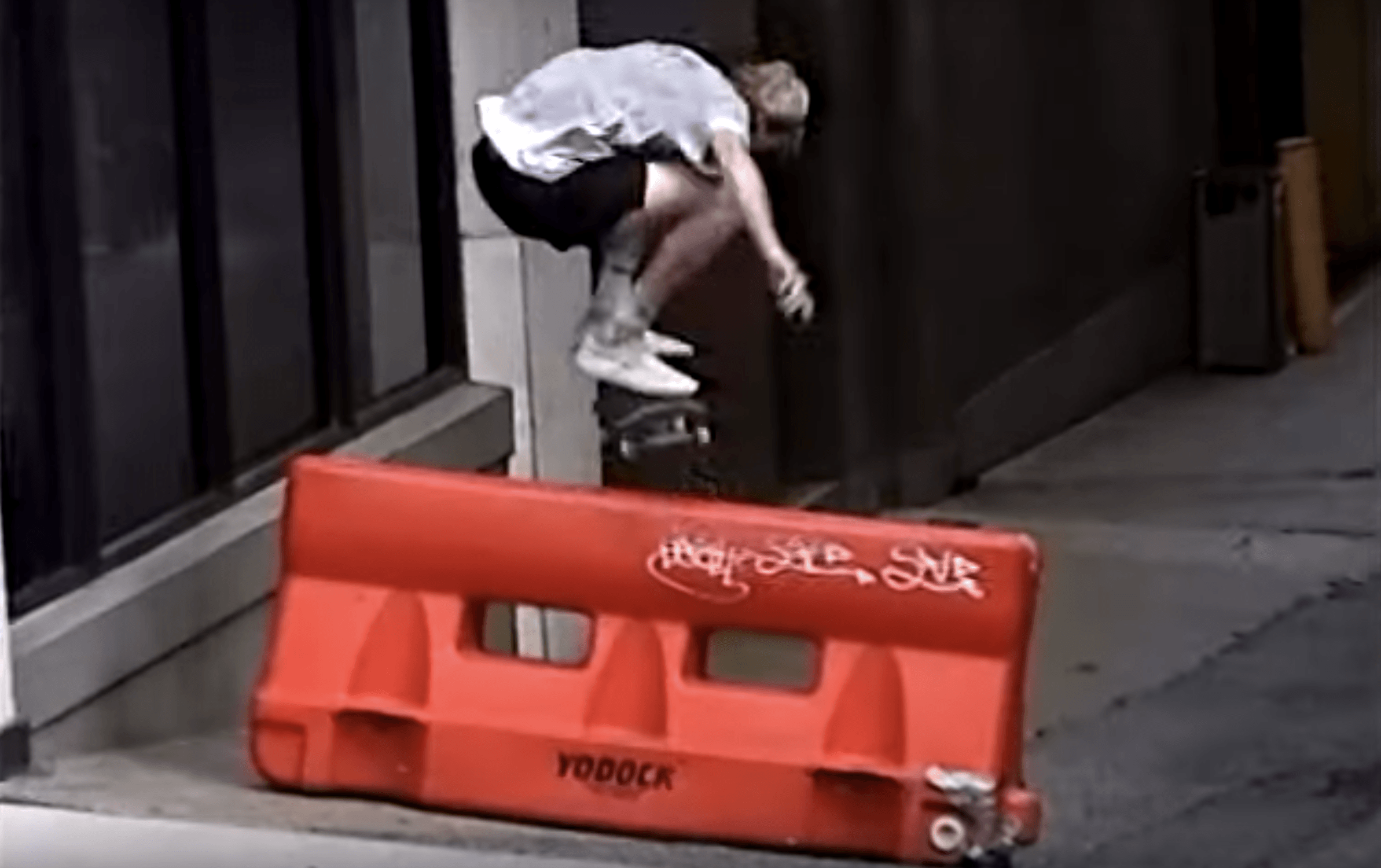 Invisible Stripes - Bust Crew - Vague