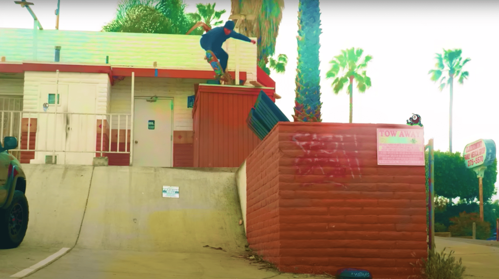 Santa Cruz Skateboards - Erick Winkowski's MACRODOSE - Vague