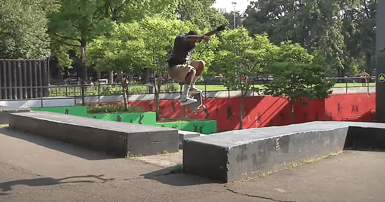 Johnny's Spitfire Vid : Karim, Antonio, Max, Andrew, Cyrus - Vague